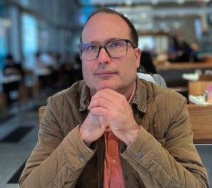 About Istvan Dugalin, Theatre Reviewer